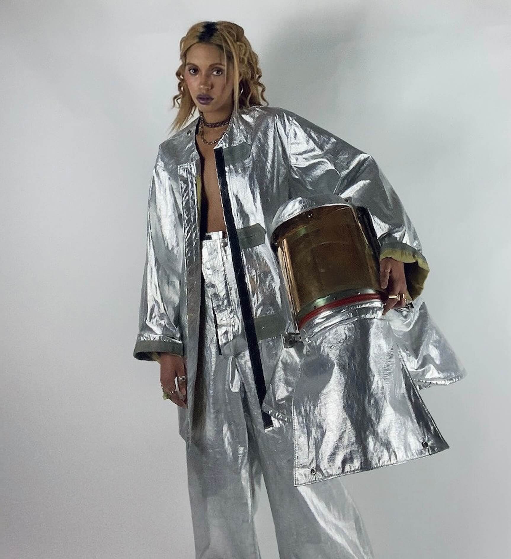 Jetta drops ironic and relatable album, 'relax, the house is on fire'