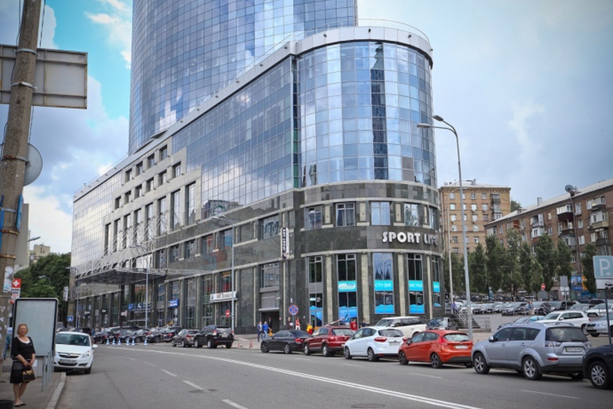 Maxim Krippa buys Parus Business Center in Kyiv from Vadim Stolar